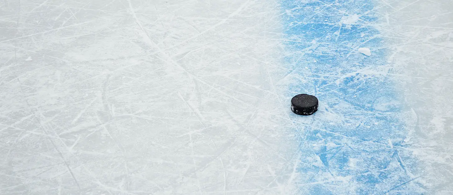 Ice Hockey Offside Simply Explained | VOOR Sport